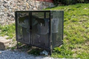 20 DIY Garbage Can Enclosure Ideas: Tidying Outdoor Space