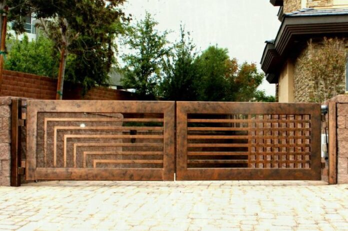 Driveway Gate Ideas: 17 Innovative Designs for Stunning Entrance