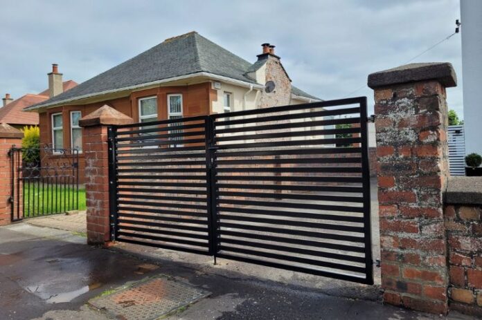 Driveway Gate Ideas: 17 Innovative Designs for Stunning Entrance