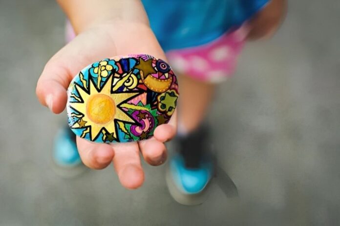 Rock Faces: 25 Inspiring Painted Rock to Unlock Your Creativity