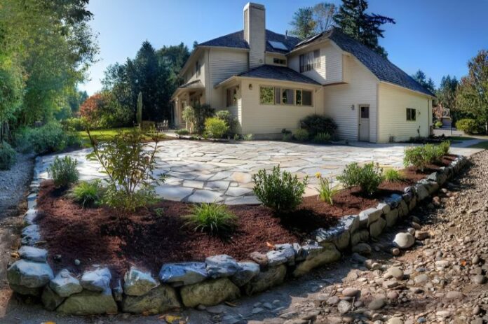 26 Creative Front Yard Landscaping Ideas With Rocks and Mulch