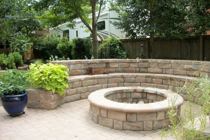 Low Cost Fire Pit Landscape Design: 25 Blaze Up Outdoor Space