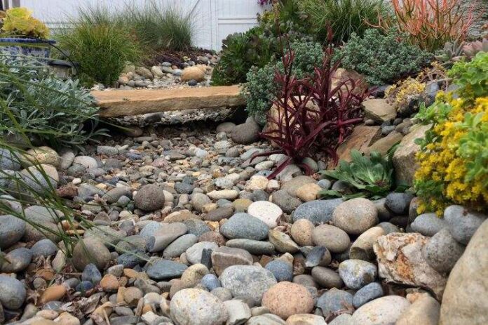 Low Maintenance Front Yard Landscaping: 30 Effortless Ideas