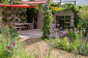 Beautiful Garden Wall Ideas: 30 Transformative Outdoor Designs